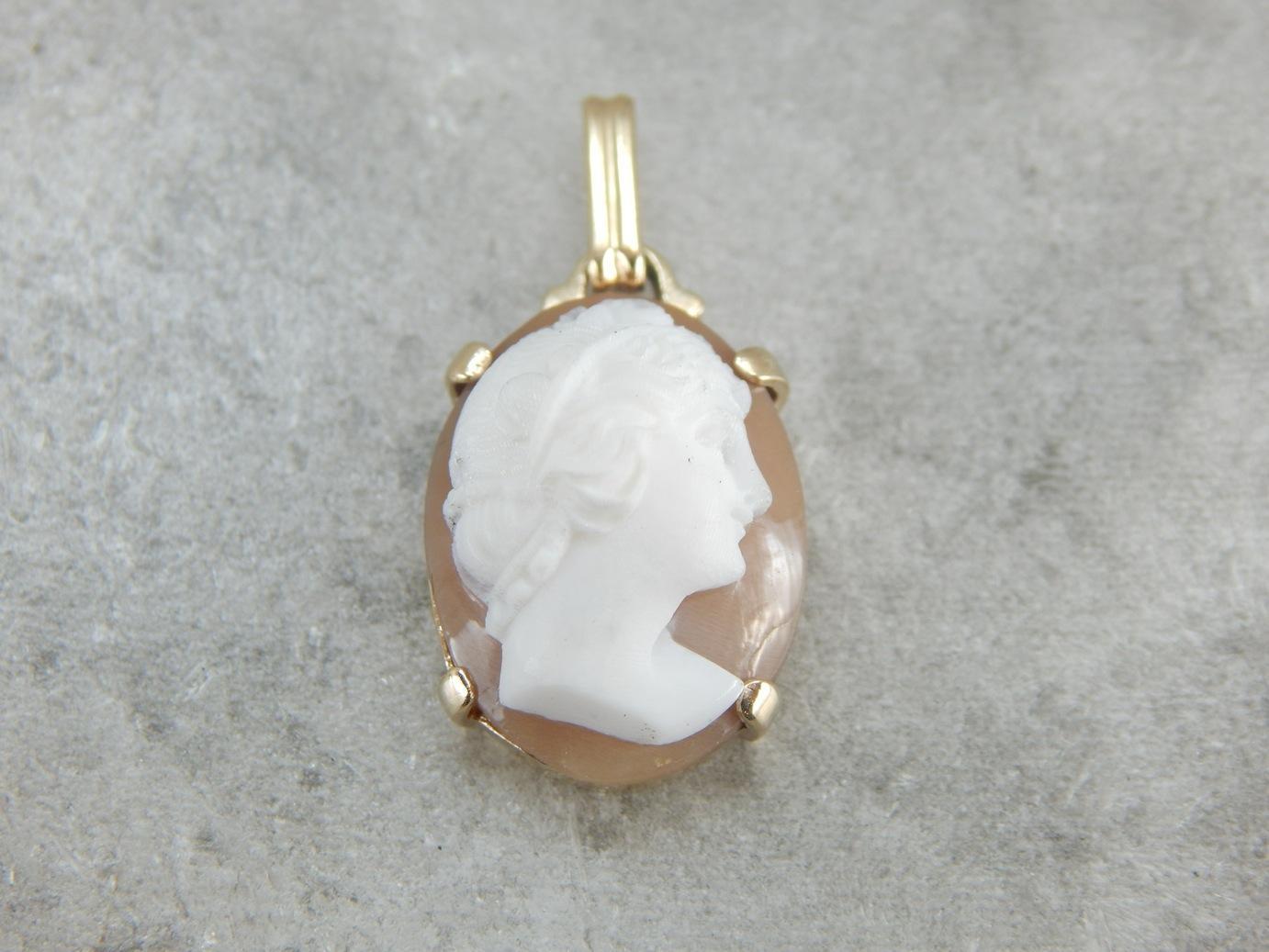 Vintage Oval Shell Cameo Pendant - Market Square Jewelers
