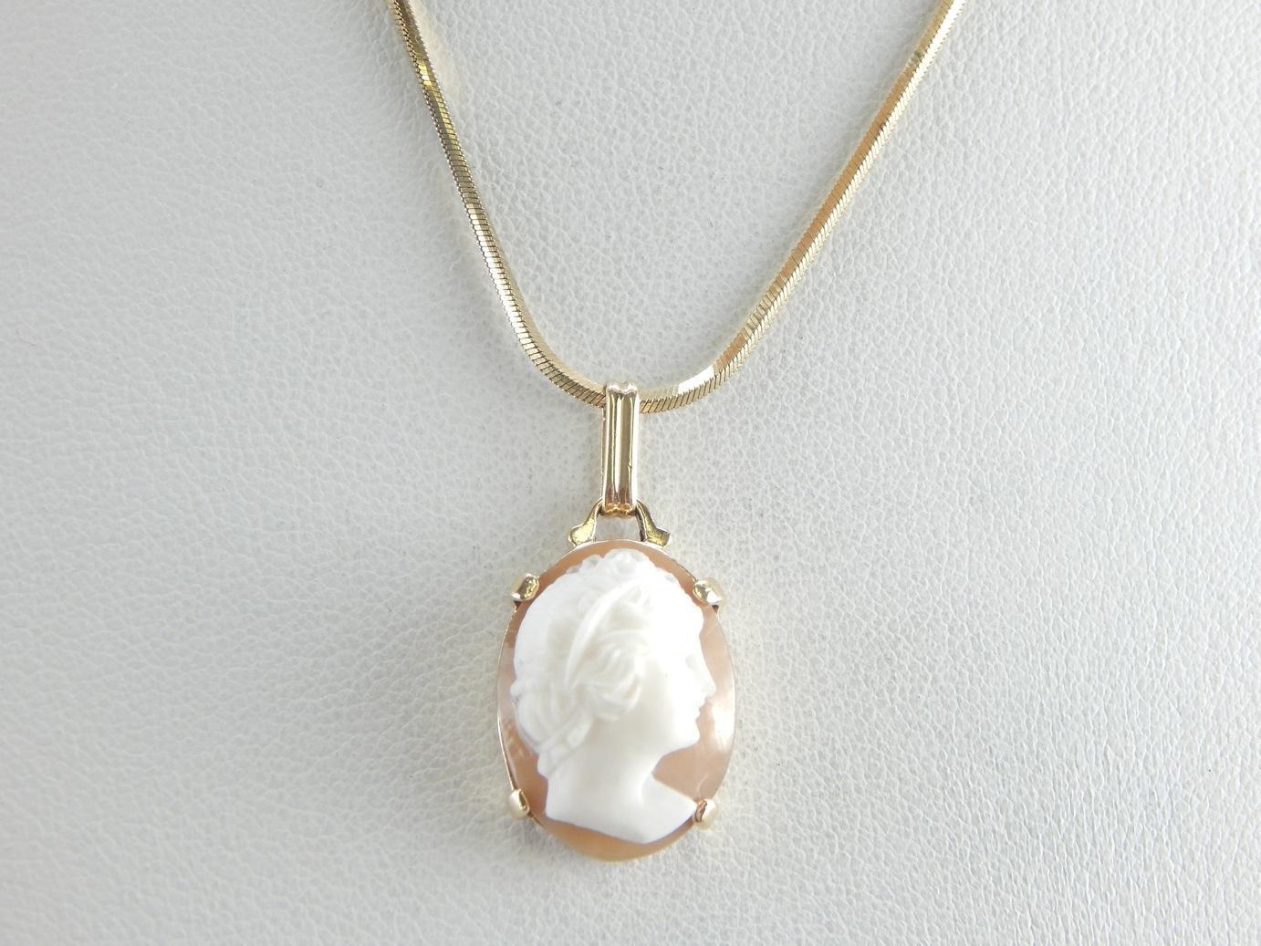 Vintage Oval Shell Cameo Pendant - Market Square Jewelers